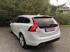 White Volvo V60 2013 in Vilnius, with an engine capacity of 2.40 L and mileage of 254 thousand km for 7600 €, photo 4 on AUTOMOTO.COM.LV