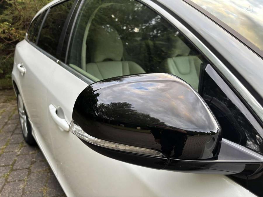 White Volvo V60 2013 in Vilnius, with an engine capacity of 2.40 L and mileage of 254 thousand km for 7600 €, photo 6 on AUTOMOTO.COM.LV