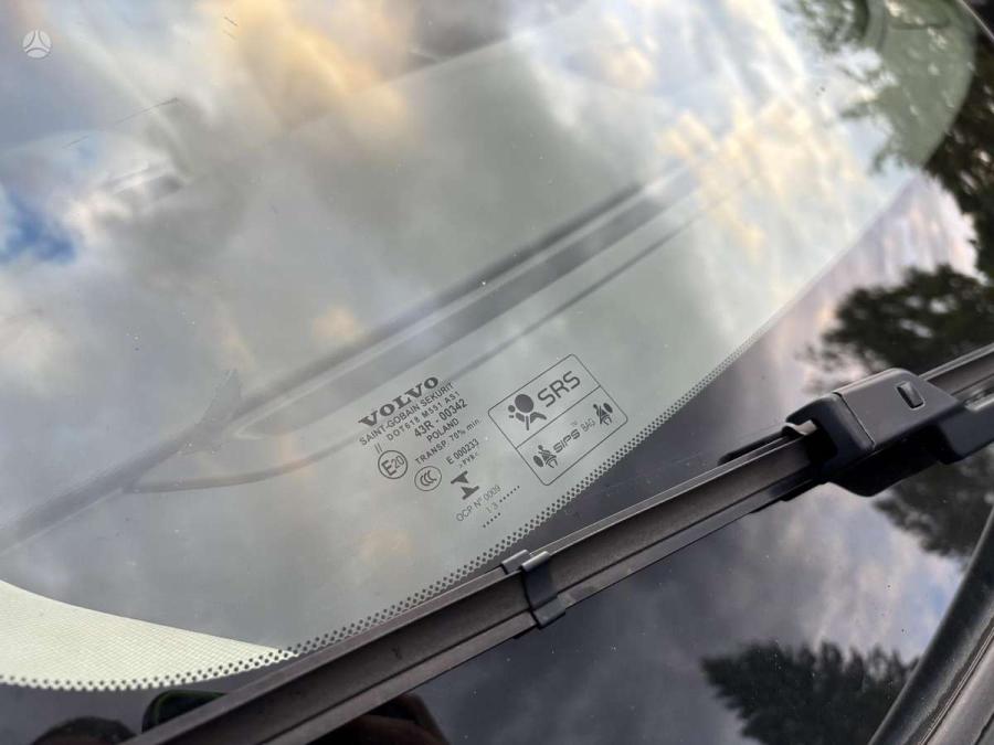 White Volvo V60 2013 in Vilnius, with an engine capacity of 2.40 L and mileage of 254 thousand km for 7600 €, photo 7 on AUTOMOTO.COM.LV