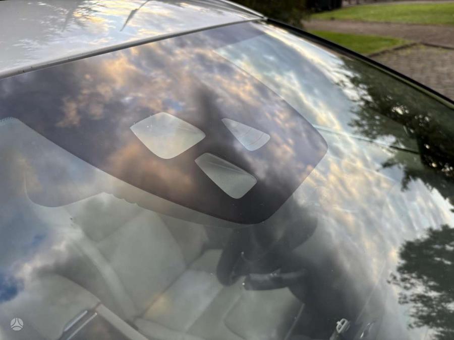White Volvo V60 2013 in Vilnius, with an engine capacity of 2.40 L and mileage of 254 thousand km for 7600 €, photo 8 on AUTOMOTO.COM.LV