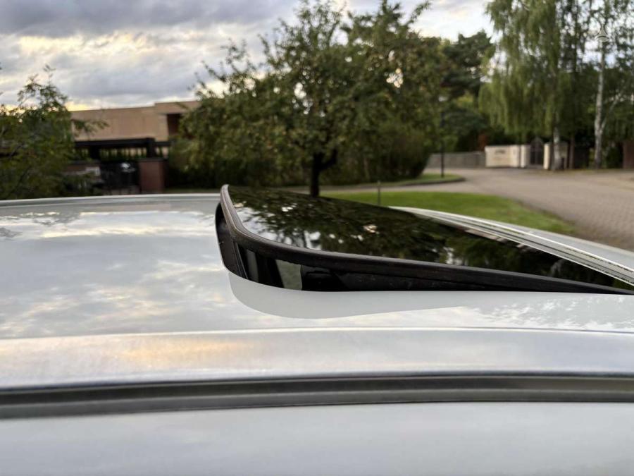 White Volvo V60 2013 in Vilnius, with an engine capacity of 2.40 L and mileage of 254 thousand km for 7600 €, photo 9 on AUTOMOTO.COM.LV
