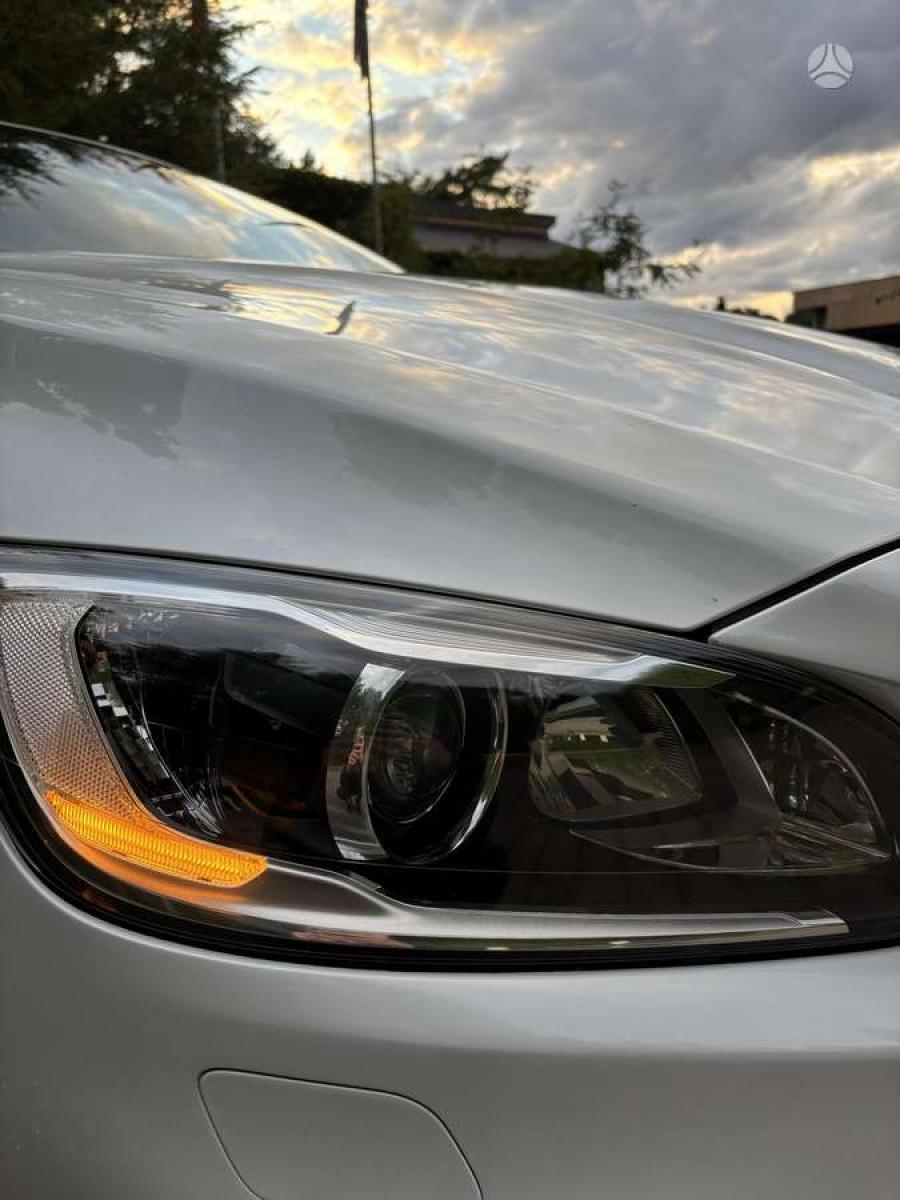 White Volvo V60 2013 in Vilnius, with an engine capacity of 2.40 L and mileage of 254 thousand km for 7600 €, photo 11 on AUTOMOTO.COM.LV