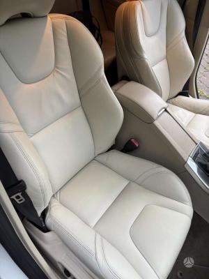 White Volvo V60 2013 in Vilnius, with an engine capacity of 2.40 L and mileage of 254 thousand km for 7600 €, photo 15 on AUTOMOTO.COM.LV