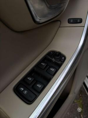 White Volvo V60 2013 in Vilnius, with an engine capacity of 2.40 L and mileage of 254 thousand km for 7600 €, photo 18 on AUTOMOTO.COM.LV