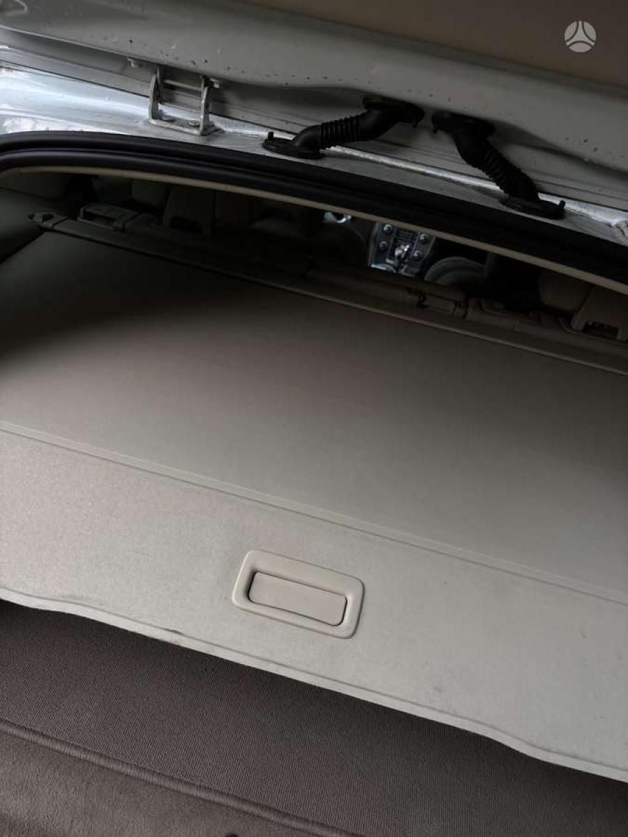 White Volvo V60 2013 in Vilnius, with an engine capacity of 2.40 L and mileage of 254 thousand km for 7600 €, photo 27 on AUTOMOTO.COM.LV