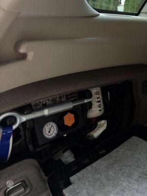 White Volvo V60 2013 in Vilnius, with an engine capacity of 2.40 L and mileage of 254 thousand km for 7600 €, photo 29 on AUTOMOTO.COM.LV