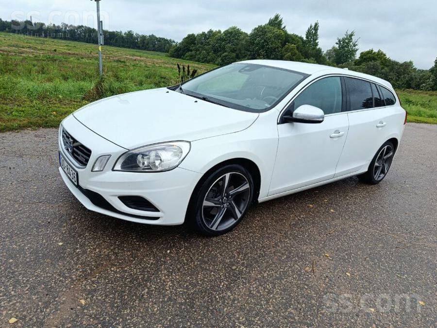Balts Volvo V60 2013 Jēkabpils, ar dzinēja tilpumu 2.00 L un nobraukumu 320 tūkst. km par 5200 €, foto 1 vietnē AUTOMOTO.COM.LV