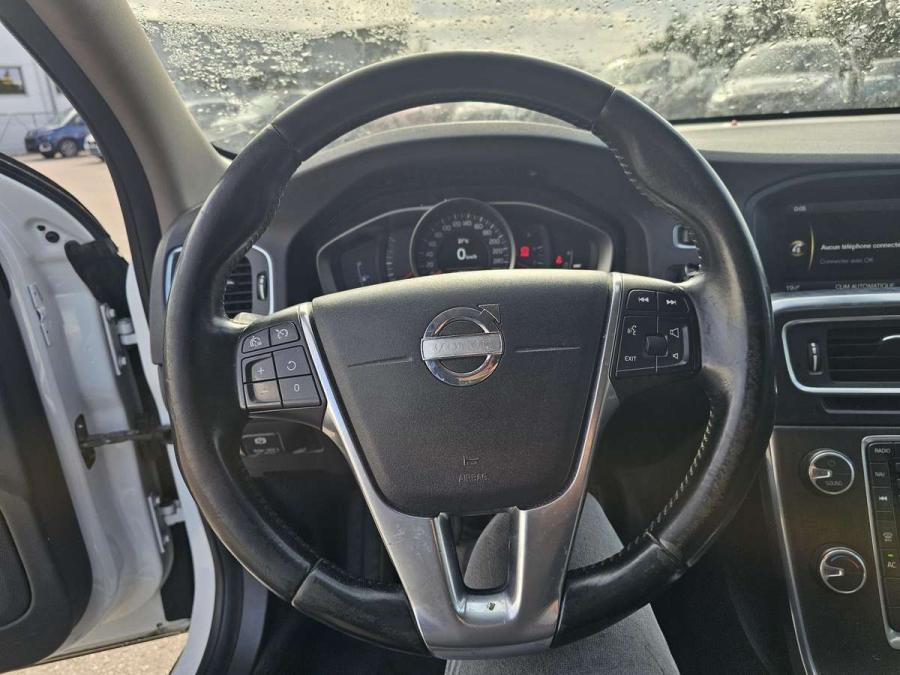 White Volvo V60 2013 in Ukmerge, with an engine capacity of 1.56 L and mileage of 200 thousand km for 3450 €, photo 5 on AUTOMOTO.COM.LV