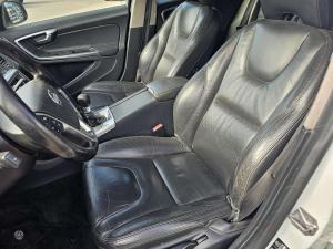 White Volvo V60 2013 in Ukmerge, with an engine capacity of 1.56 L and mileage of 200 thousand km for 3450 €, photo 14 on AUTOMOTO.COM.LV
