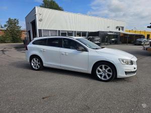 White Volvo V60 2013 in Ukmerge, with an engine capacity of 1.56 L and mileage of 200 thousand km for 3450 €, photo 15 on AUTOMOTO.COM.LV