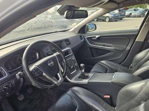 White Volvo V60 2013 in Ukmerge, with an engine capacity of 1.56 L and mileage of 200 thousand km for 3450 €, photo 16 on AUTOMOTO.COM.LV