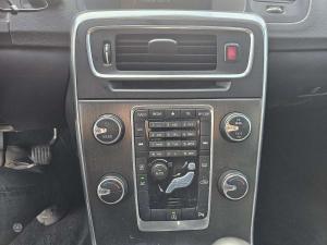 White Volvo V60 2013 in Ukmerge, with an engine capacity of 1.56 L and mileage of 200 thousand km for 3450 €, photo 17 on AUTOMOTO.COM.LV