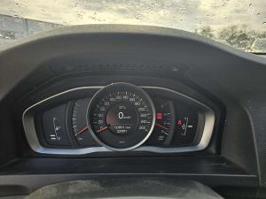 White Volvo V60 2013 in Ukmerge, with an engine capacity of 1.56 L and mileage of 200 thousand km for 3450 €, photo 21 on AUTOMOTO.COM.LV