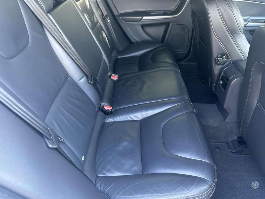 Balts Volvo V60 2013 Viļņa, ar dzinēja tilpumu 1.56 L un nobraukumu 242 tūkst. km par 6900 €, foto 8 vietnē AUTOMOTO.COM.LV