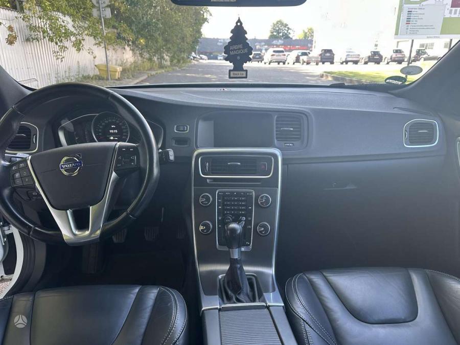 Balts Volvo V60 2013 Viļņa, ar dzinēja tilpumu 1.56 L un nobraukumu 242 tūkst. km par 6900 €, foto 9 vietnē AUTOMOTO.COM.LV