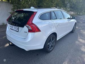Balts Volvo V60 2013 Viļņa, ar dzinēja tilpumu 1.56 L un nobraukumu 242 tūkst. km par 6900 €, foto 17 vietnē AUTOMOTO.COM.LV