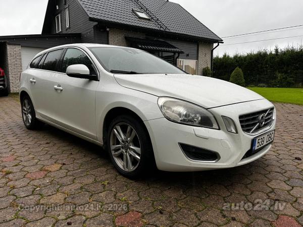 Белый Вольво B60 2013 в Таллин, объемом двигателя 2.40 л и пробегом 272 тыс. км за 4900 €, фото 3 на AUTOMOTO.COM.LV