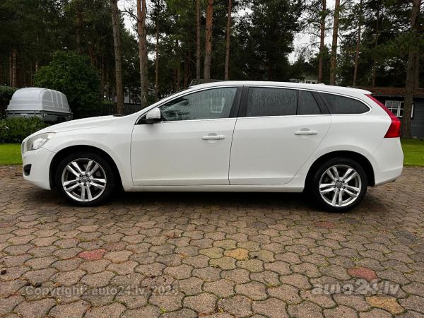 Белый Вольво B60 2013 в Таллин, объемом двигателя 2.40 л и пробегом 272 тыс. км за 4900 €, фото 6 на AUTOMOTO.COM.LV