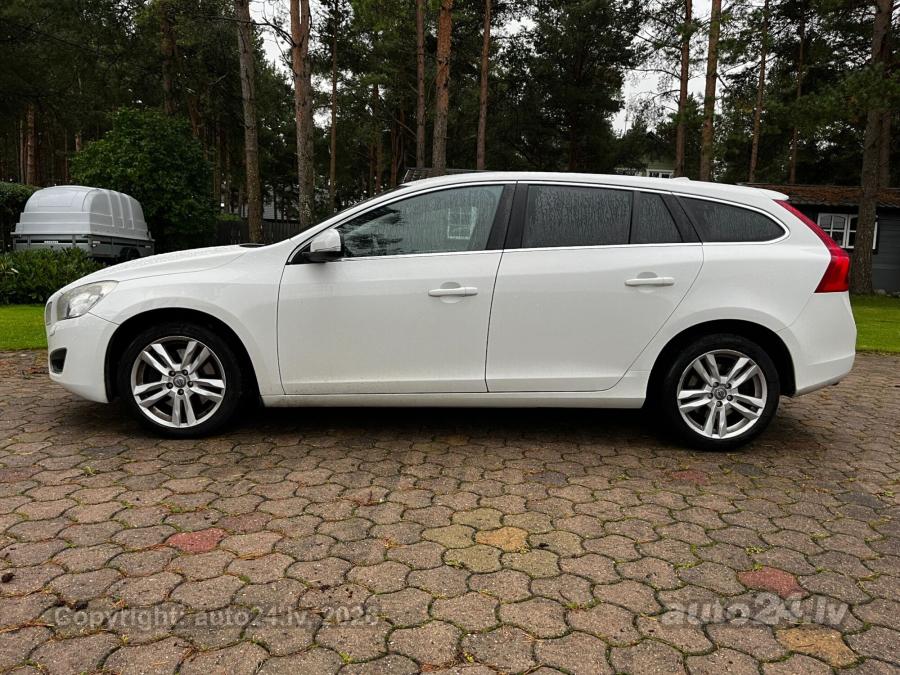 Белый Вольво B60 2013 в Таллин, объемом двигателя 2.40 л и пробегом 272 тыс. км за 4900 €, фото 6 на AUTOMOTO.COM.LV