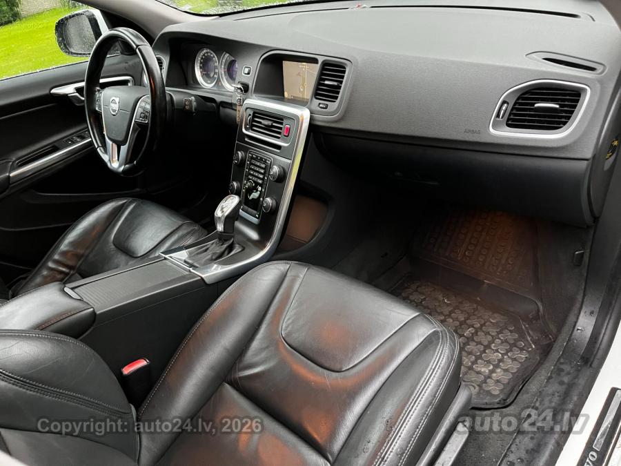 Белый Вольво B60 2013 в Таллин, объемом двигателя 2.40 л и пробегом 272 тыс. км за 4900 €, фото 14 на AUTOMOTO.COM.LV