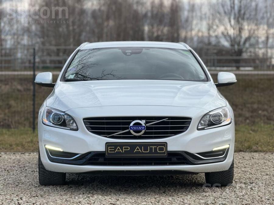 Balts Volvo V60 2014 Jelgava, ar dzinēja tilpumu 2.40 L un nobraukumu 0 tūkst. km par 9490 €, foto 1 vietnē AUTOMOTO.COM.LV