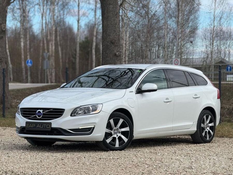 Balts Volvo V60 2014 Jelgava, ar dzinēja tilpumu 2.40 L un nobraukumu 0 tūkst. km par 9490 €, foto 2 vietnē AUTOMOTO.COM.LV