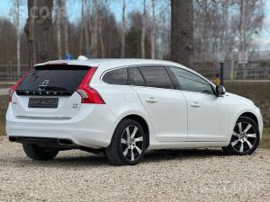 Balts Volvo V60 2014 Jelgava, ar dzinēja tilpumu 2.40 L un nobraukumu 0 tūkst. km par 9490 €, foto 6 vietnē AUTOMOTO.COM.LV