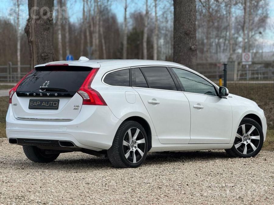 Balts Volvo V60 2014 Jelgava, ar dzinēja tilpumu 2.40 L un nobraukumu 0 tūkst. km par 9490 €, foto 6 vietnē AUTOMOTO.COM.LV