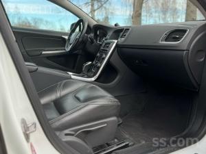 Balts Volvo V60 2014 Jelgava, ar dzinēja tilpumu 2.40 L un nobraukumu 0 tūkst. km par 9490 €, foto 9 vietnē AUTOMOTO.COM.LV