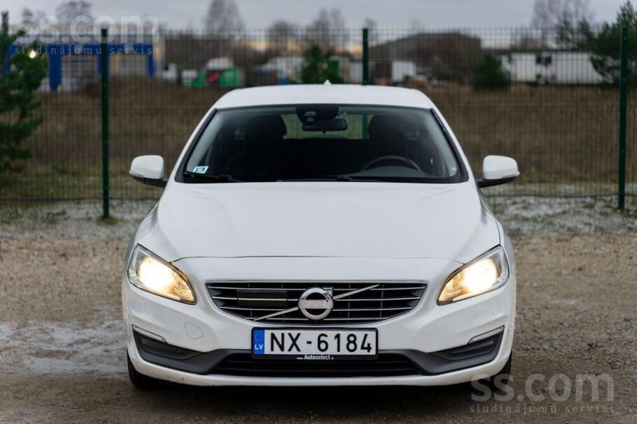 Balts Volvo V60 2014 Rīga, ar dzinēja tilpumu 1.60 L un nobraukumu 0 tūkst. km par 4350 €, foto 2 vietnē AUTOMOTO.COM.LV