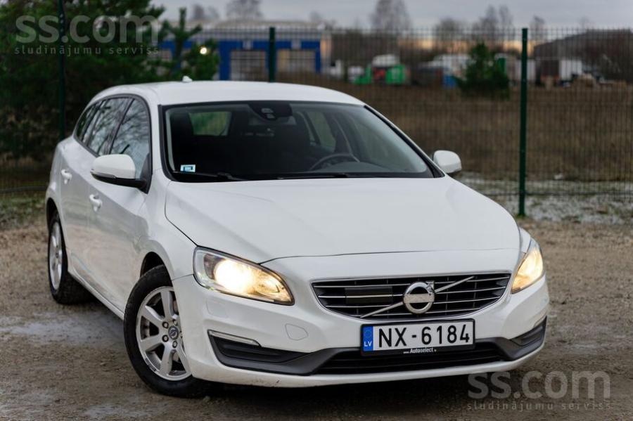 Balts Volvo V60 2014 Rīga, ar dzinēja tilpumu 1.60 L un nobraukumu 0 tūkst. km par 4350 €, foto 3 vietnē AUTOMOTO.COM.LV