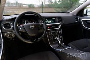 Balts Volvo V60 2014 Rīga, ar dzinēja tilpumu 1.60 L un nobraukumu 0 tūkst. km par 4350 €, foto 7 vietnē AUTOMOTO.COM.LV