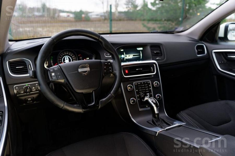 Balts Volvo V60 2014 Rīga, ar dzinēja tilpumu 1.60 L un nobraukumu 0 tūkst. km par 4350 €, foto 7 vietnē AUTOMOTO.COM.LV