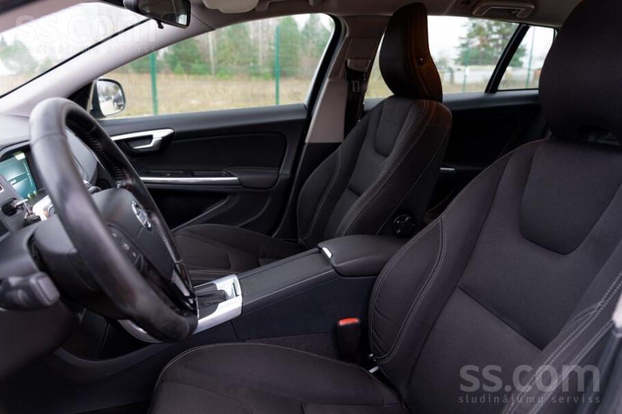 Balts Volvo V60 2014 Rīga, ar dzinēja tilpumu 1.60 L un nobraukumu 0 tūkst. km par 4350 €, foto 8 vietnē AUTOMOTO.COM.LV