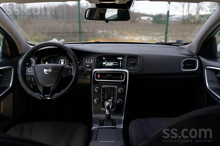 Balts Volvo V60 2014 Rīga, ar dzinēja tilpumu 1.60 L un nobraukumu 0 tūkst. km par 4350 €, foto 10 vietnē AUTOMOTO.COM.LV