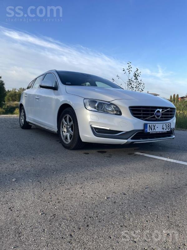 White Volvo V60 2014 in Valka, with an engine capacity of 2.00 L and mileage of 310 thousand km for 6900 €, photo 3 on AUTOMOTO.COM.LV
