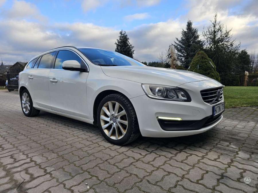 Balts Volvo V60 2014 Kauņa, ar dzinēja tilpumu 1.97 L un nobraukumu 271 tūkst. km par 6150 €, foto 1 vietnē AUTOMOTO.COM.LV