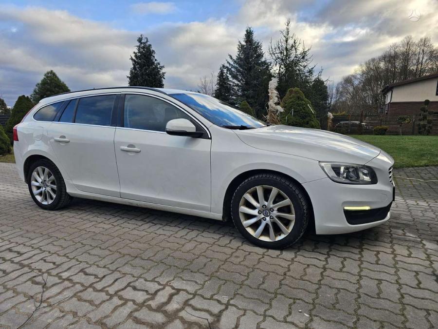 Balts Volvo V60 2014 Kauņa, ar dzinēja tilpumu 1.97 L un nobraukumu 271 tūkst. km par 6150 €, foto 4 vietnē AUTOMOTO.COM.LV