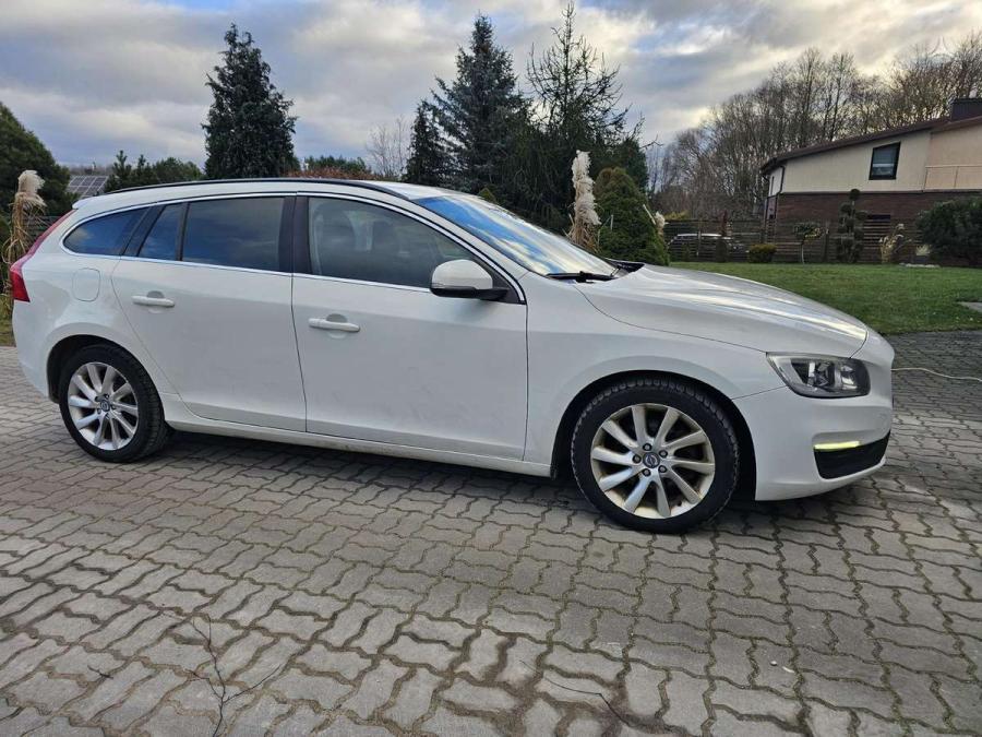 Balts Volvo V60 2014 Kauņa, ar dzinēja tilpumu 1.97 L un nobraukumu 271 tūkst. km par 6150 €, foto 5 vietnē AUTOMOTO.COM.LV