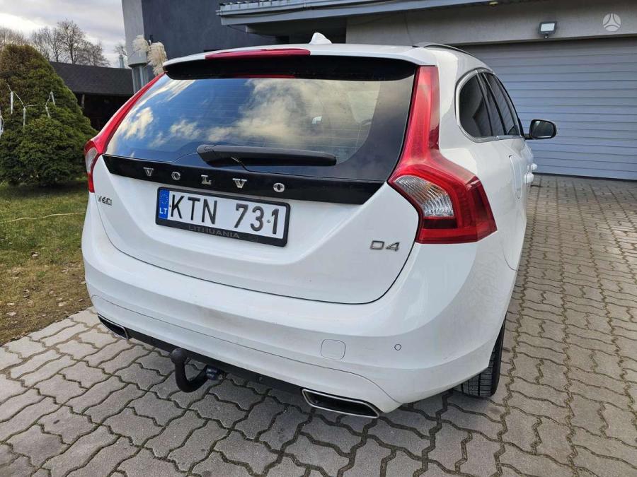 Balts Volvo V60 2014 Kauņa, ar dzinēja tilpumu 1.97 L un nobraukumu 271 tūkst. km par 6150 €, foto 9 vietnē AUTOMOTO.COM.LV