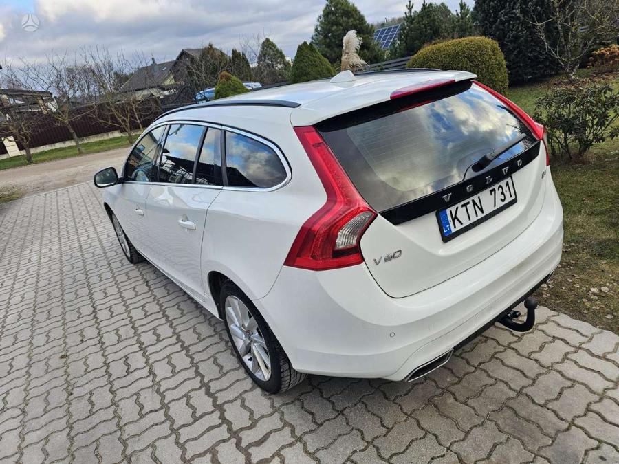 Balts Volvo V60 2014 Kauņa, ar dzinēja tilpumu 1.97 L un nobraukumu 271 tūkst. km par 6150 €, foto 16 vietnē AUTOMOTO.COM.LV