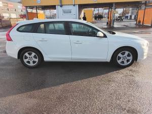 White Volvo V60 2014 in Siauliai, with an engine capacity of 1.98 L and mileage of 340 thousand km for 4900 €, photo 5 on AUTOMOTO.COM.LV