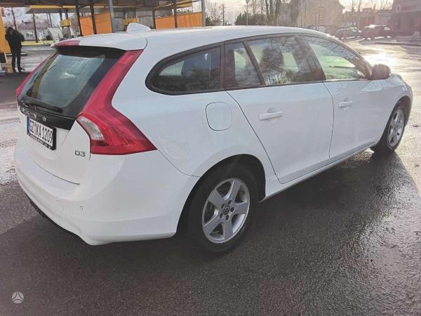 White Volvo V60 2014 in Siauliai, with an engine capacity of 1.98 L and mileage of 340 thousand km for 4900 €, photo 6 on AUTOMOTO.COM.LV