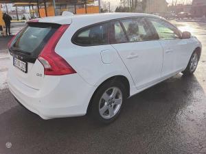 White Volvo V60 2014 in Siauliai, with an engine capacity of 1.98 L and mileage of 340 thousand km for 4900 €, photo 6 on AUTOMOTO.COM.LV