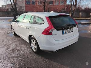 White Volvo V60 2014 in Siauliai, with an engine capacity of 1.98 L and mileage of 340 thousand km for 4900 €, photo 8 on AUTOMOTO.COM.LV