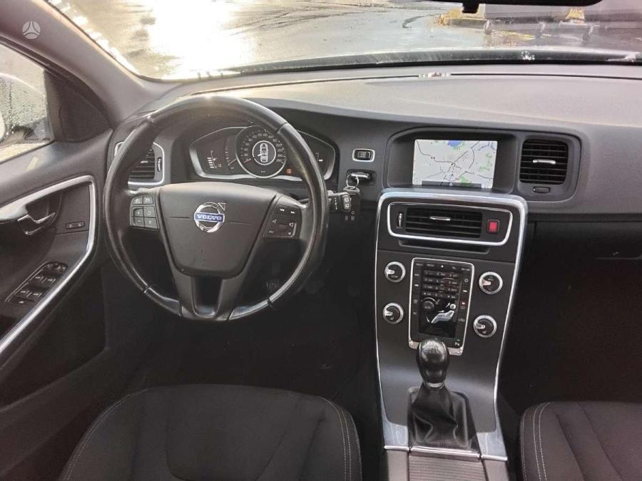 White Volvo V60 2014 in Siauliai, with an engine capacity of 1.98 L and mileage of 340 thousand km for 4900 €, photo 9 on AUTOMOTO.COM.LV