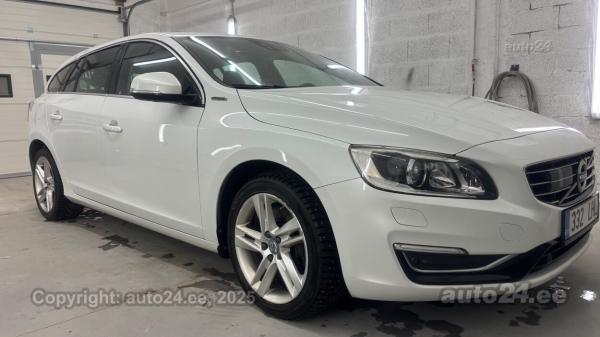 White Volvo V60 2014 in Tallinn, with an engine capacity of 2.40 L and mileage of 315 thousand km for 9990 €, photo 3 on AUTOMOTO.COM.LV