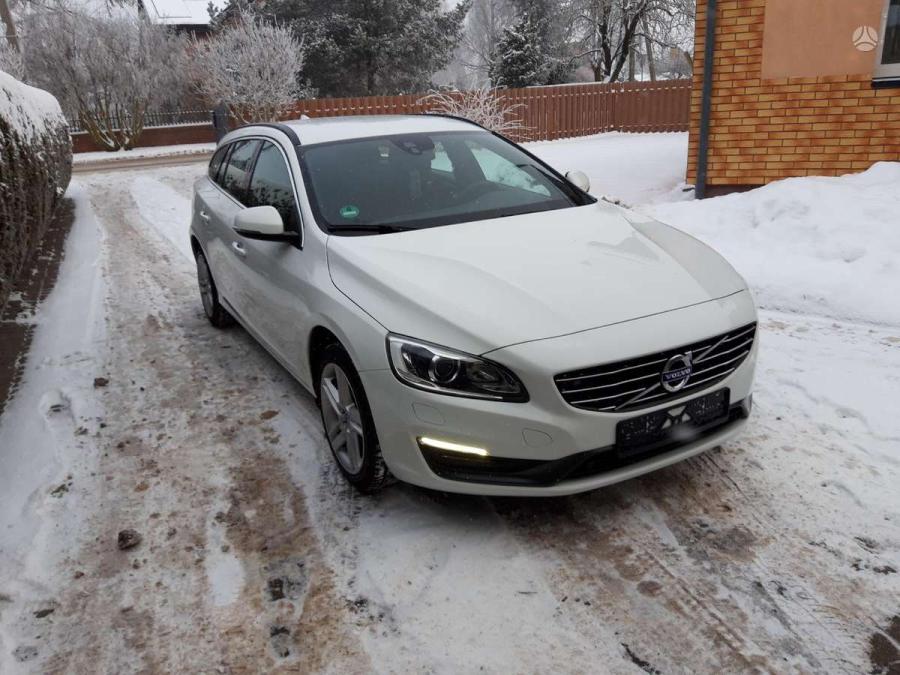 Balts Volvo V60 2014 Šauļi, ar dzinēja tilpumu 1.98 L un nobraukumu 222 tūkst. km par 7000 €, foto 1 vietnē AUTOMOTO.COM.LV