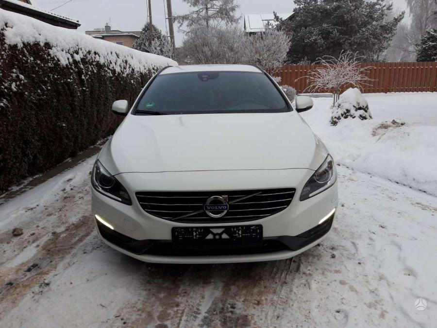 Balts Volvo V60 2014 Šauļi, ar dzinēja tilpumu 1.98 L un nobraukumu 222 tūkst. km par 7000 €, foto 2 vietnē AUTOMOTO.COM.LV