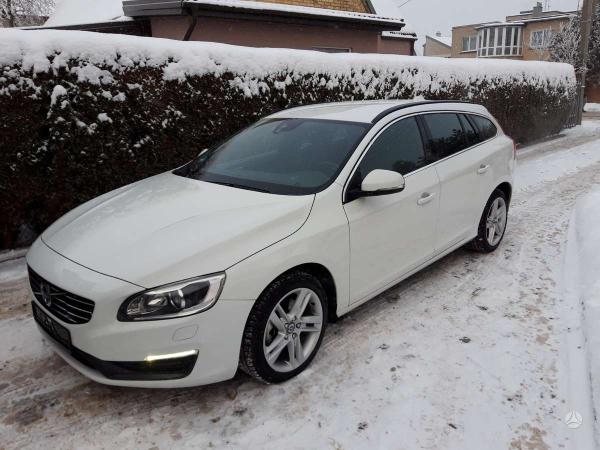 White Volvo V60 2014 in Siauliai, with an engine capacity of 1.98 L and mileage of 222 thousand km for 7000 €, photo 3 on AUTOMOTO.COM.LV